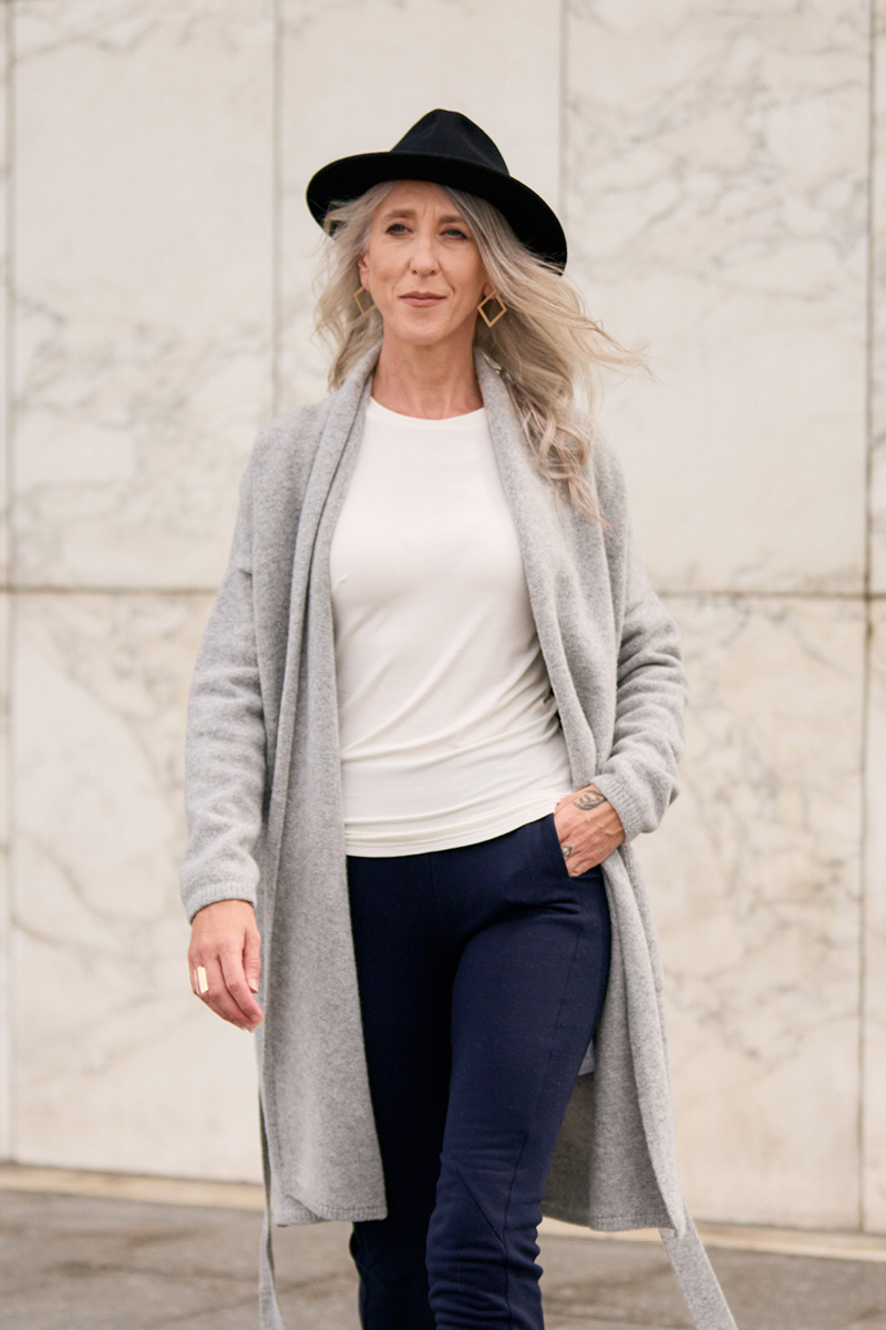 ANNA WINTER gray sweater