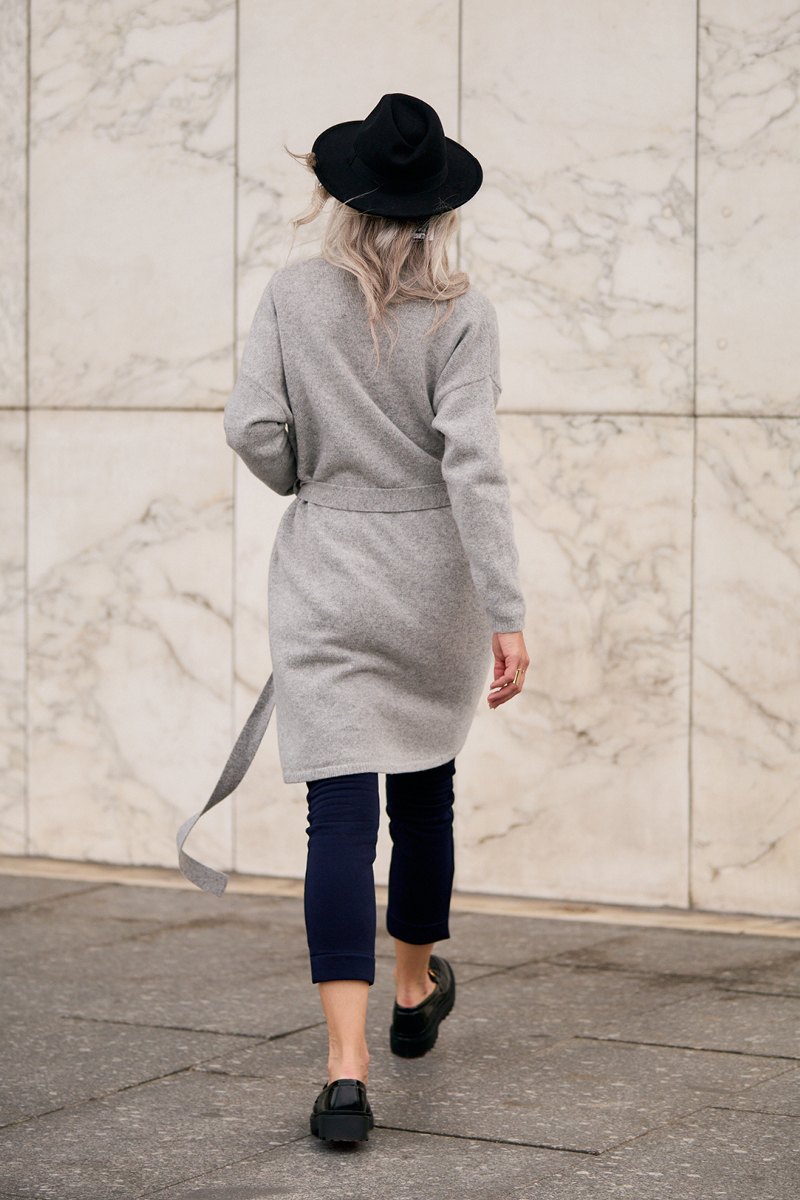 ANNA WINTER gray sweater
